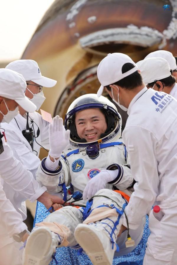 圆梦凯旋｜神舟十五号乘组返回全纪实-广东台荔枝网